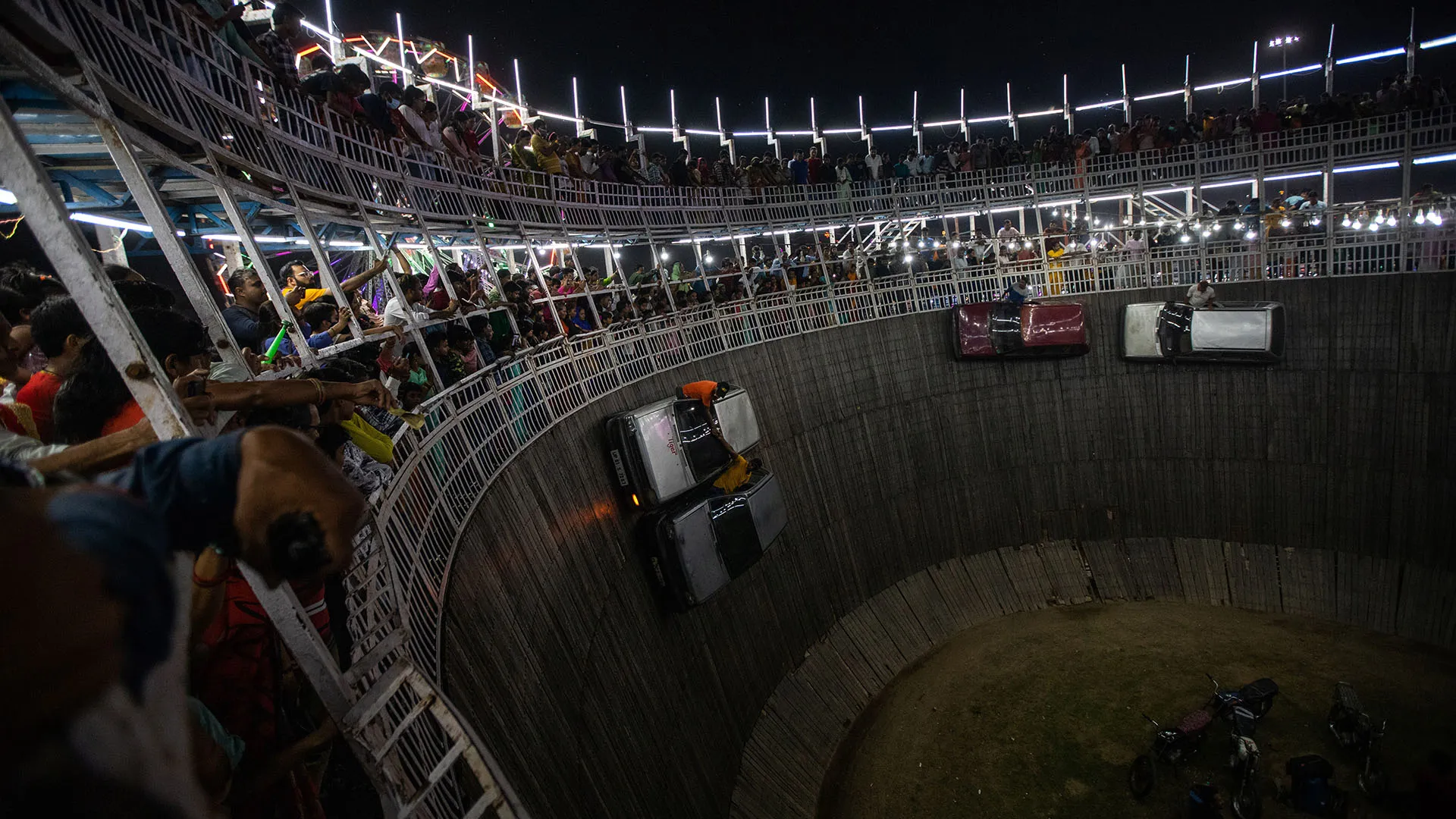 Wall of Death, de extreme sport die alle grenzen uitdaagt: de foto's