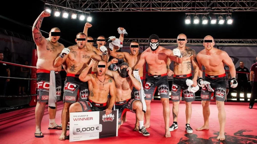 Fighting Championship: 5 vs 5 gevechten tussen Russische en Poolse ...