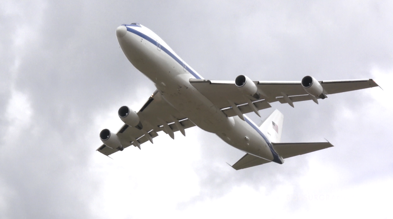 Rare Flypast: USAF E-4B “Doomsday Plane” Landing
