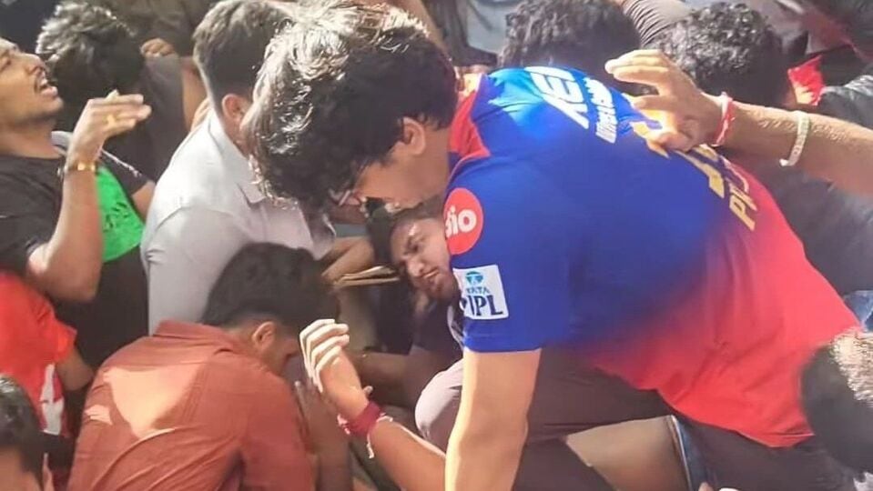 RCB Victory Parade 2025 LIVE Updates: Stampede-like situation at ...