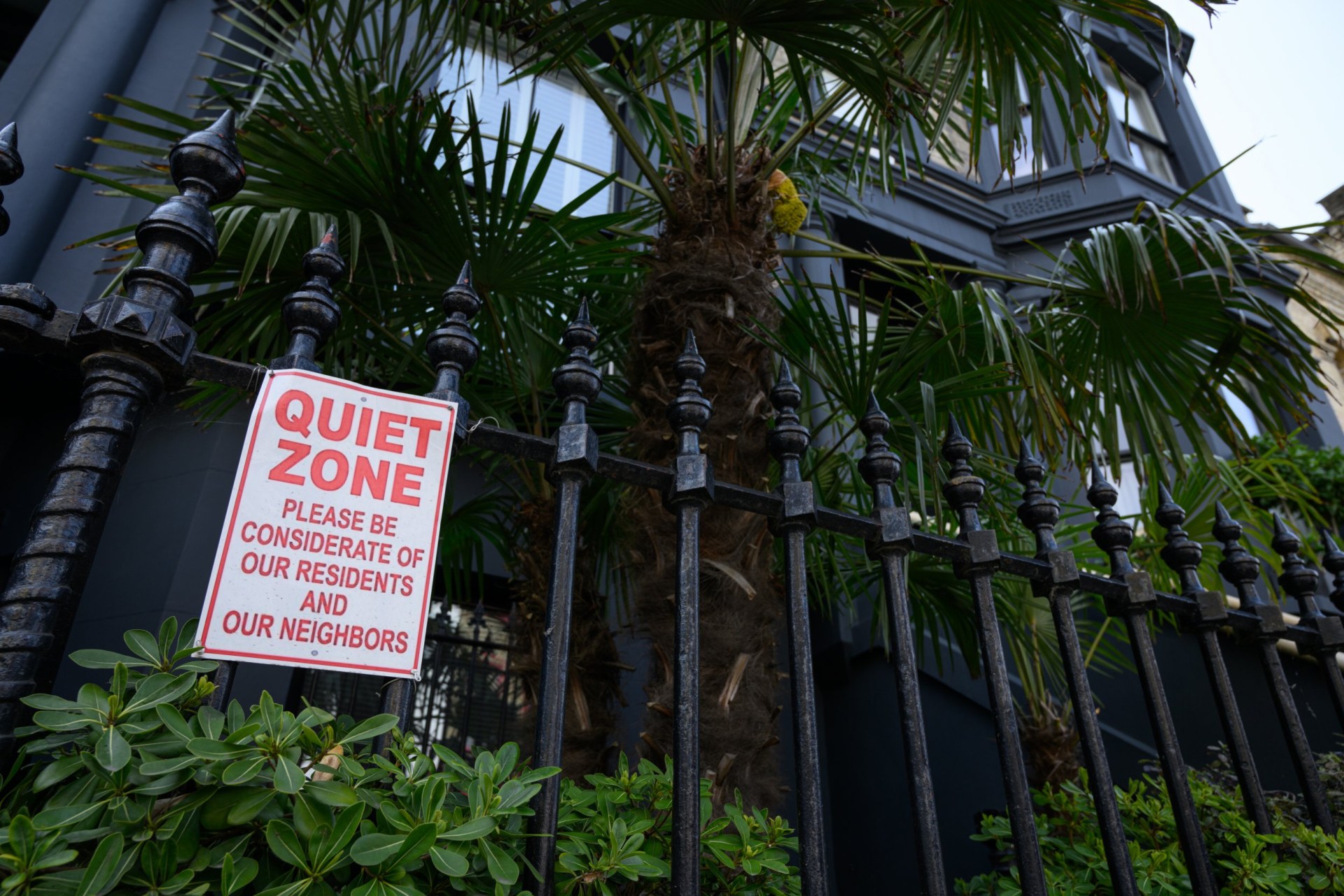 Iconic houses just off Portobello Road painted black to deter influencers