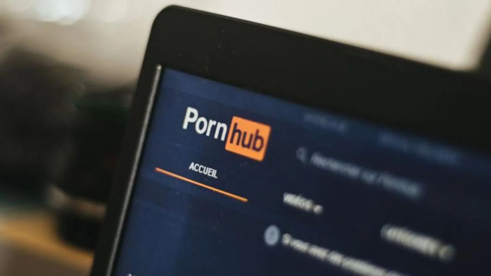 Perché PornHub dice addio a questo paese europeo: l’Italia è il prossimo?