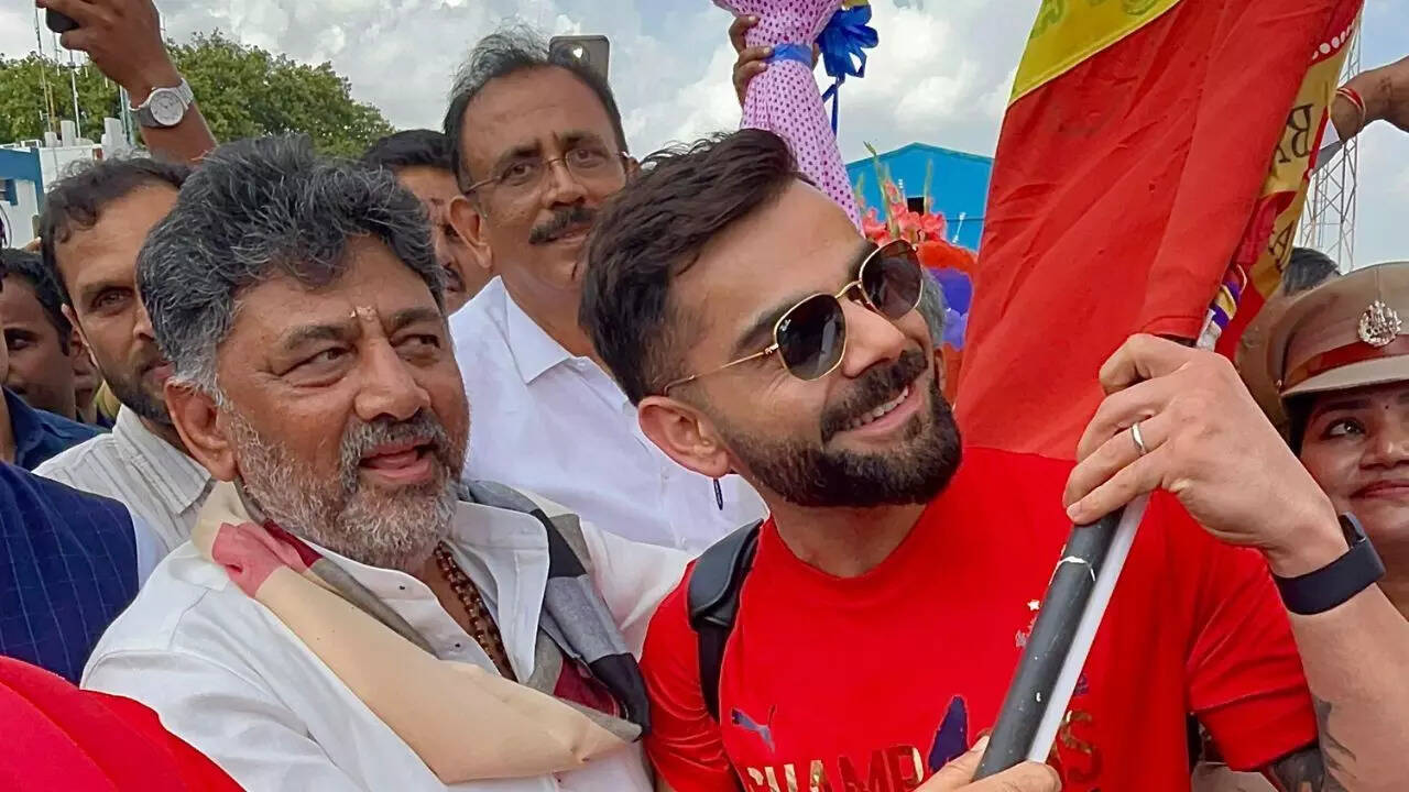 RCB IPL 2025 victory parade: Photo of Virat Kohli, DK Shivakumar ...