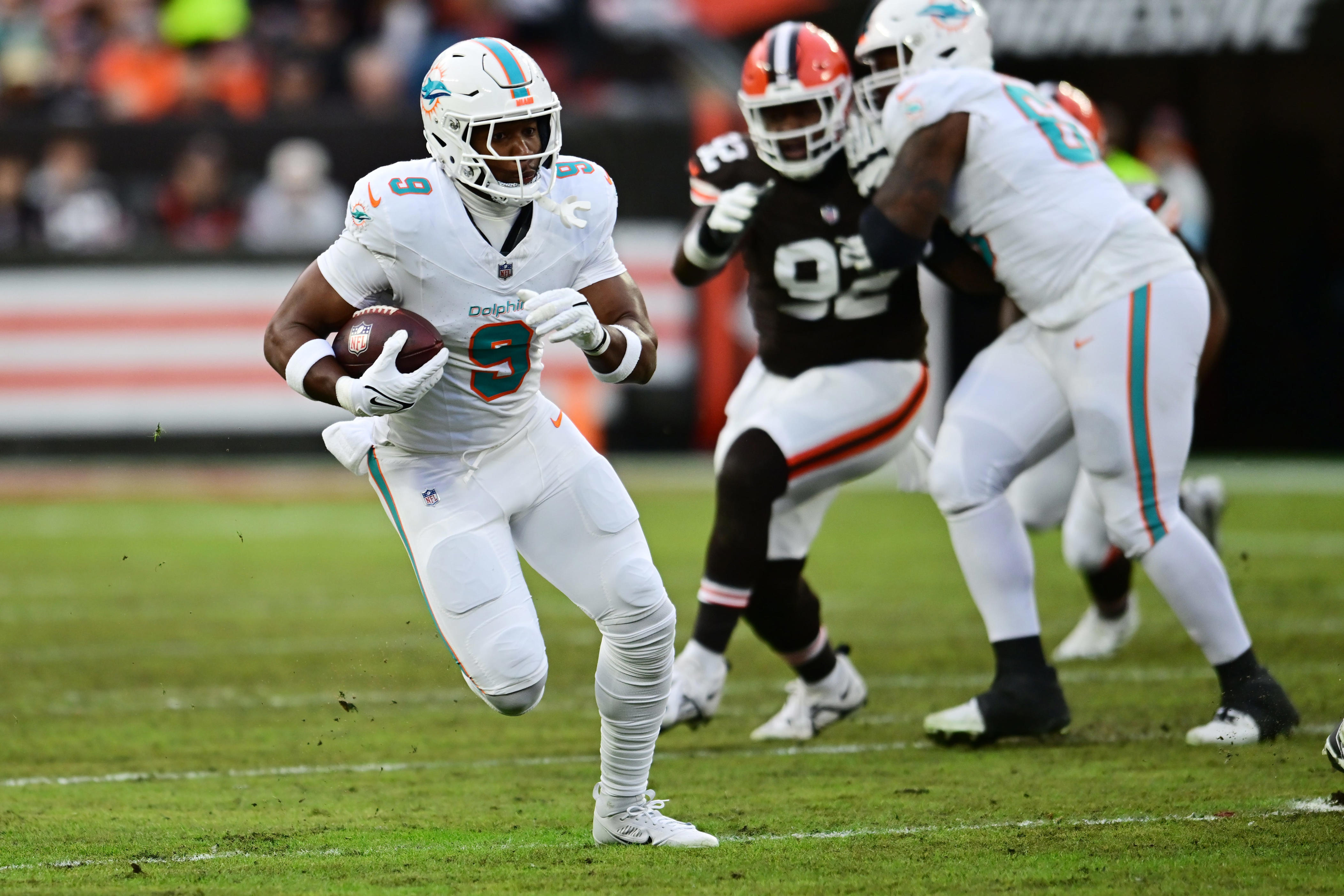 Dolphins, Mike McDaniel feel TE Jonnu Smith 'wants to be here'