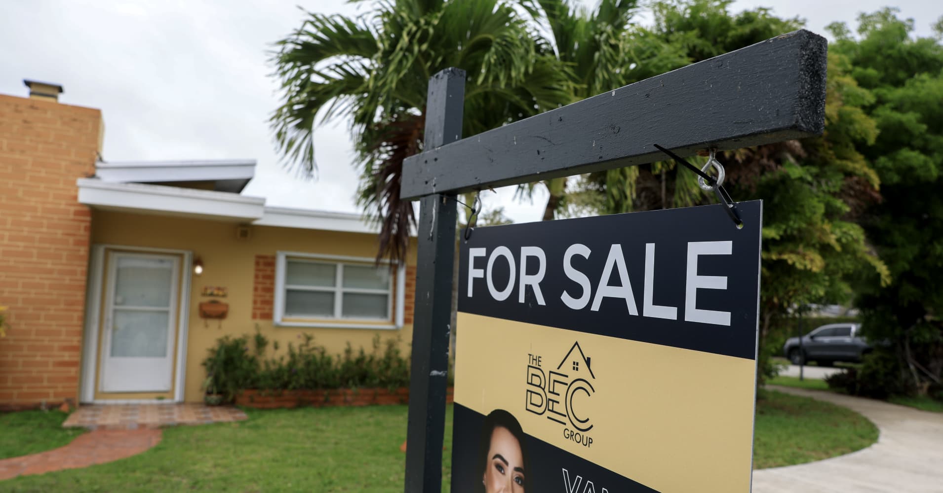 Mortgage demand drops for the third straight week, even as interest ...