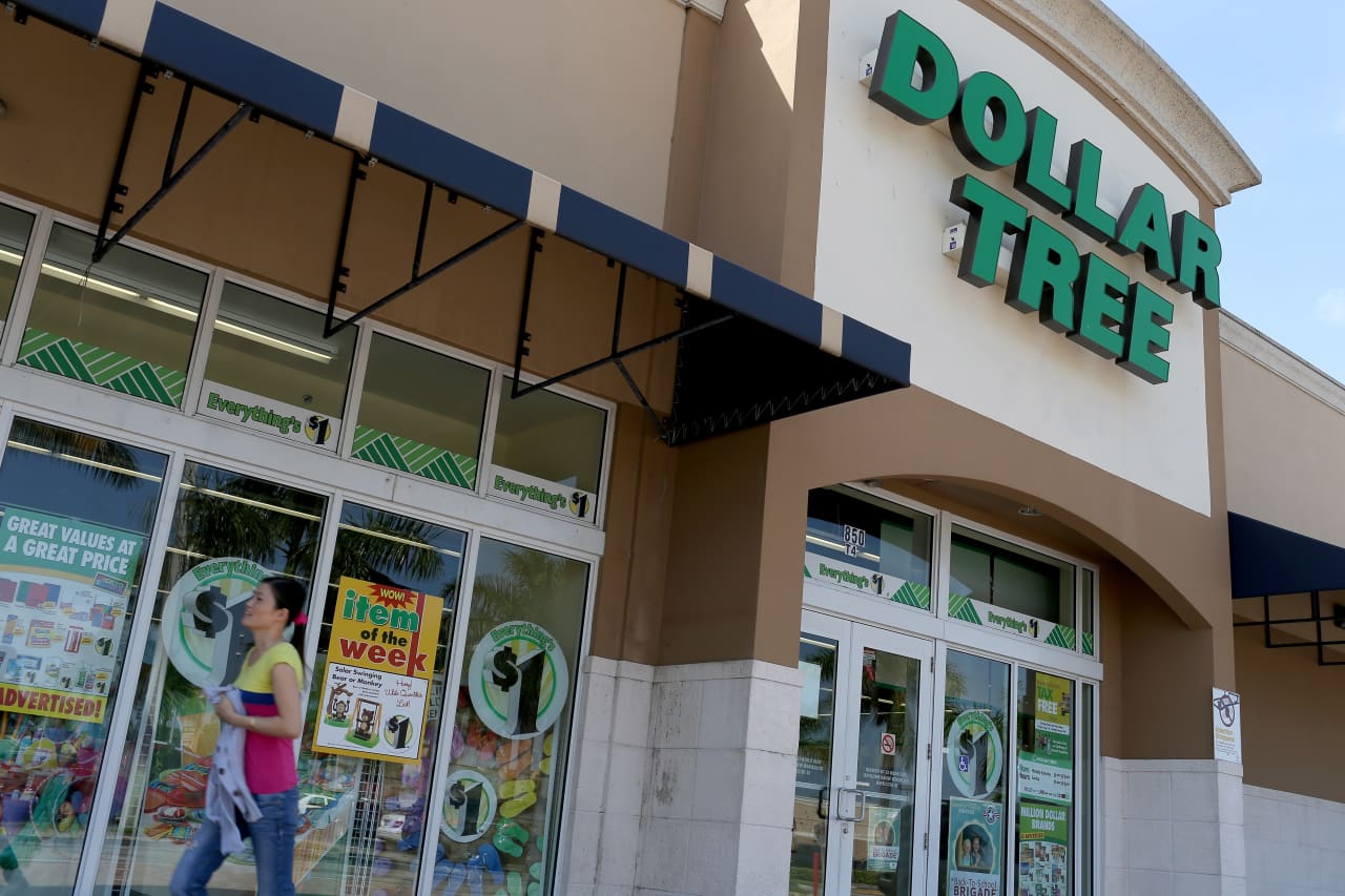 Dollar Tree Earnings Forecast Hit by Tariffs. The Stock Falls.