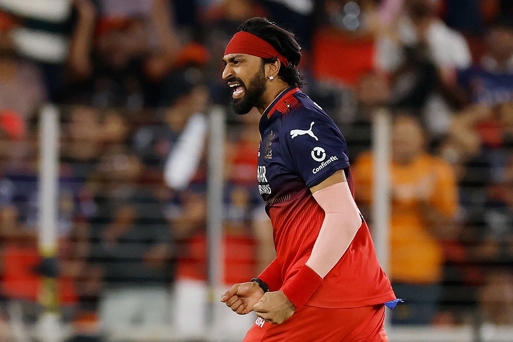 IPL 2025 Final: RCB’s Krunal Pandya grooves to ‘Zingaat’ during the ...