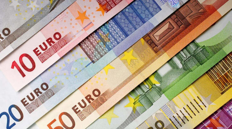 El euro cotiza en máximos de cinco años frente al dólar