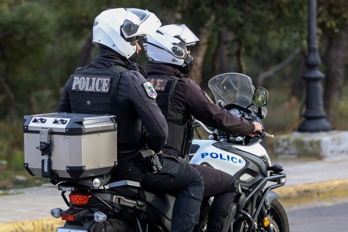 Καλαμάτα: Δύο αστυνομικοί τραυματίες μετά από άγρια καταδίωξη ...