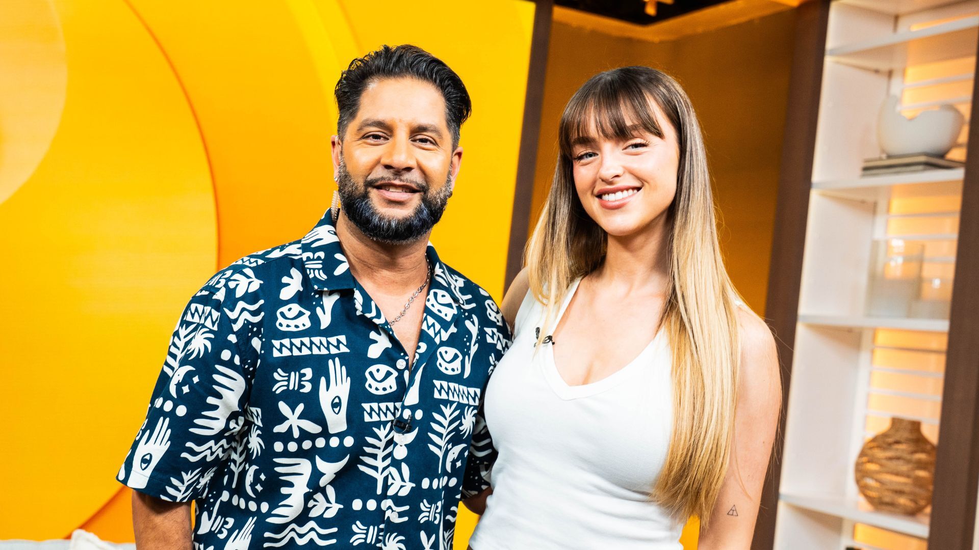 Rising star and Quebec native Alicia Moffet gives Devo the inside scoop ...