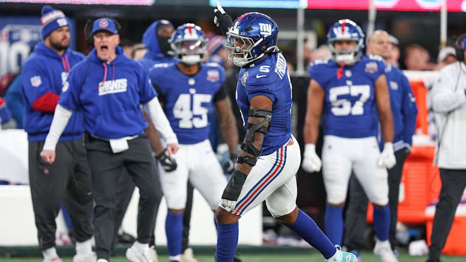 Giants star Kayvon Thibodeaux roasts comedian Kevin Hart, Eagles fans