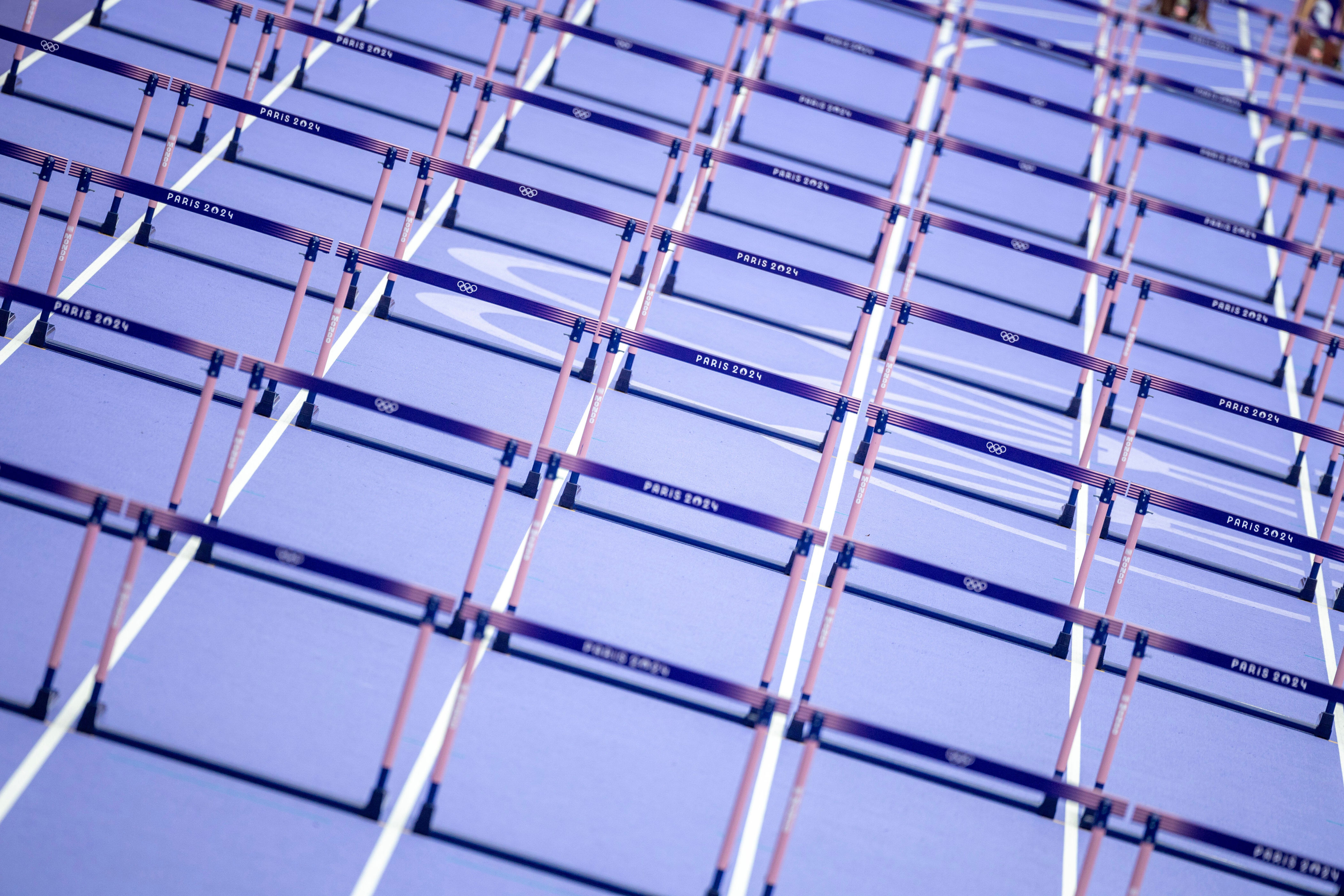 High School Track Star Borrows From Her Old Sport To Win Race In ...