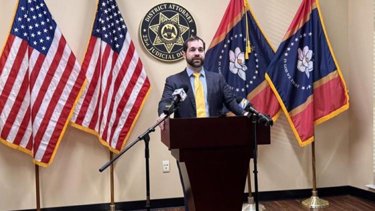 DeSoto County DA asks public for help following deadly apartment ...