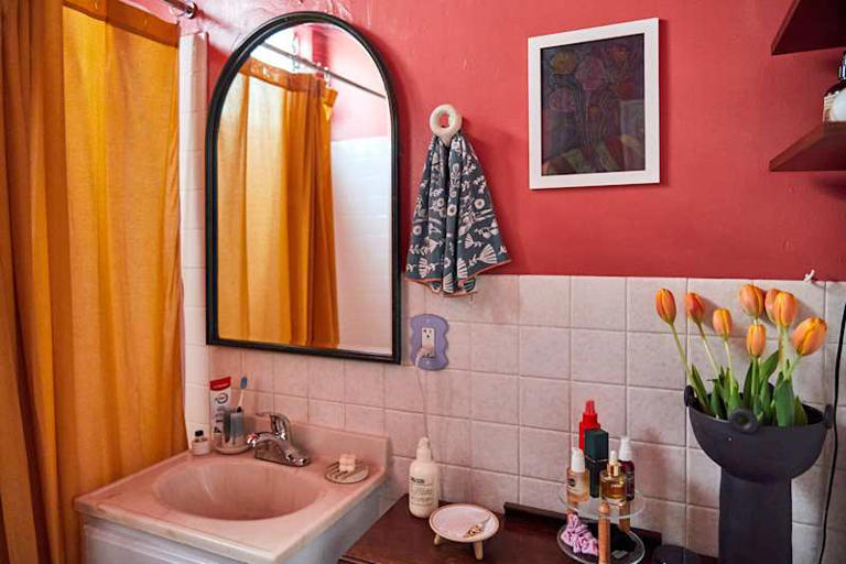 I put a cake stand in my bathroom (it's so pretty!)