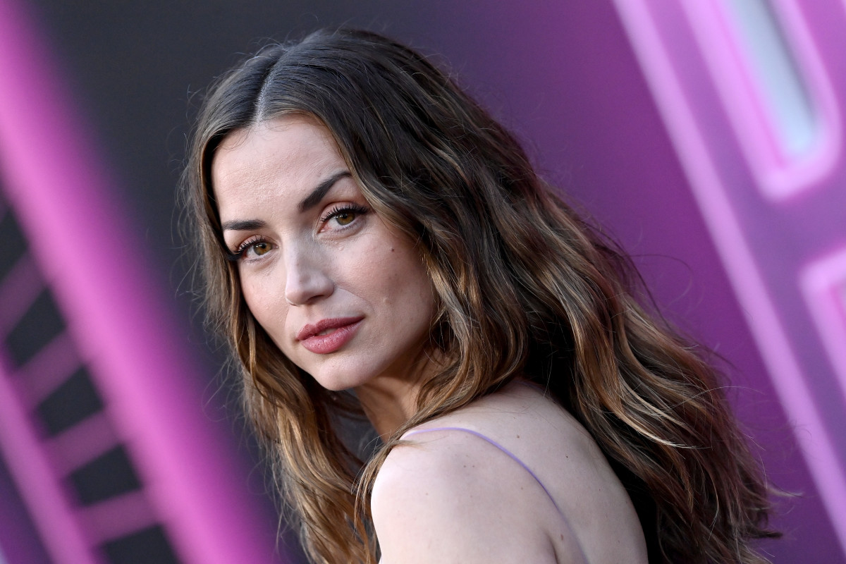 Ana de Armas Subtly Addresses the Tom Cruise Dating Rumors