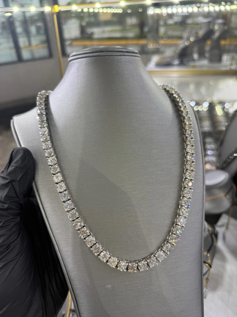 Aaron Judge’s $20K diamond gavel necklace was gifted to him by a ...