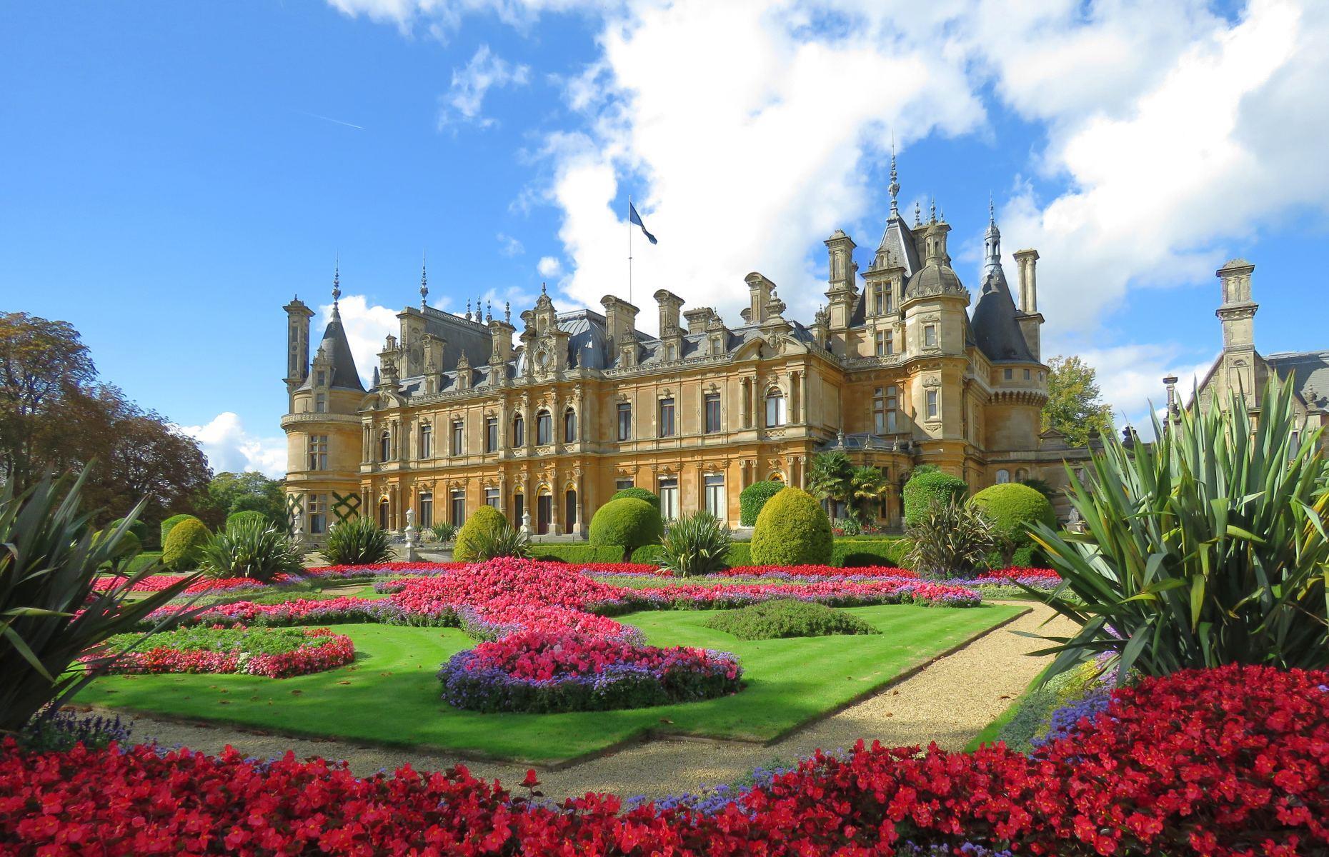 50 unbelievable stately homes around the world
