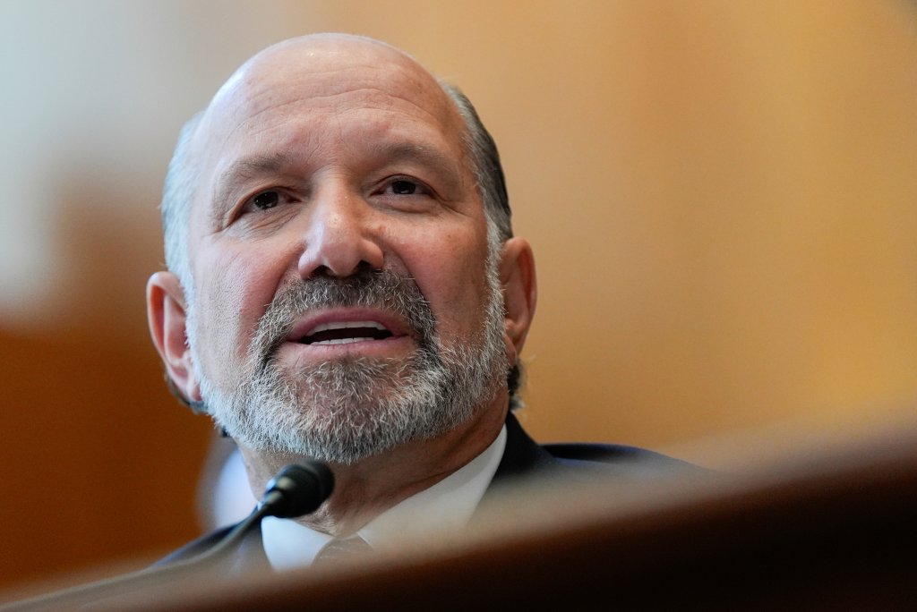 U.S. ‘can’t fight a war’ without American steel, Trump tariff chief says