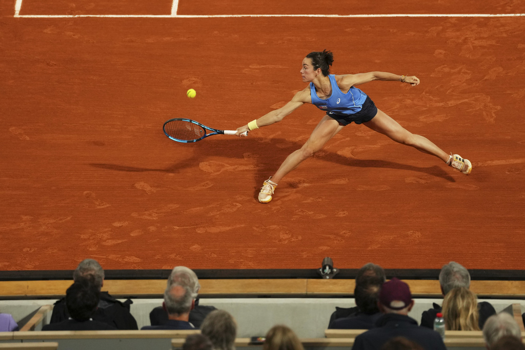 A fairy tale in Paris: French wild card Boisson stuns No. 6 Andreeva to ...