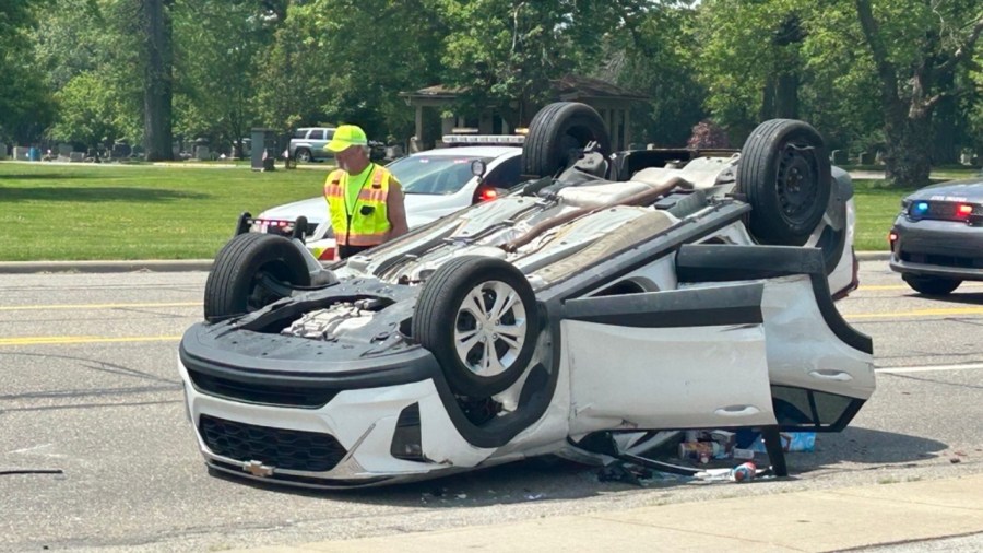 Troopers investigate rollover crash in Liberty