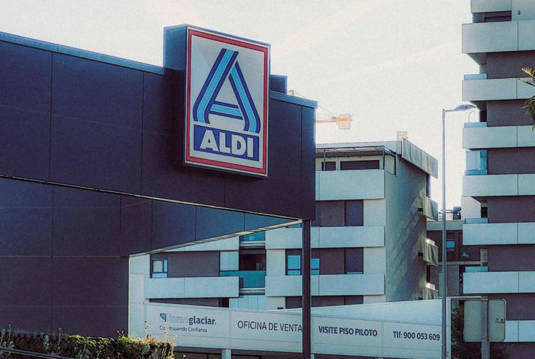 O mini-frigorífico portátil do Aldi voltou: para quem compensa mesmo