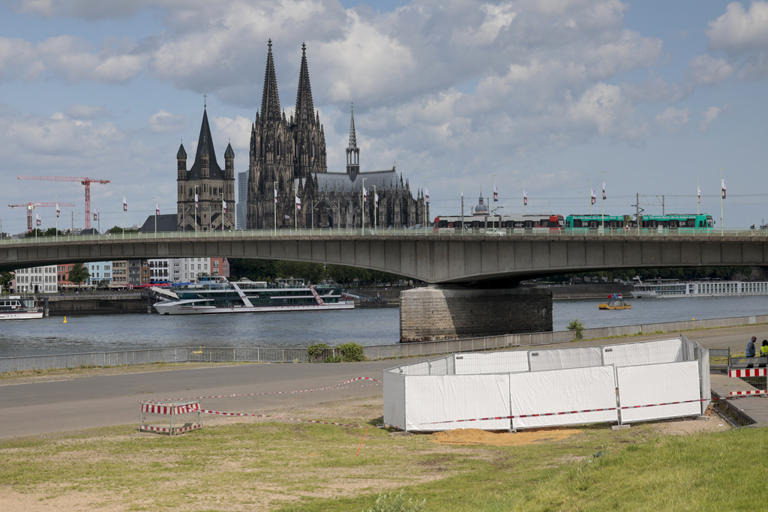 3 World War II bombs are defused in a German city's biggest postwar ...