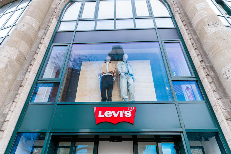 Levi's to Close Northern Kentucky Distribution Center