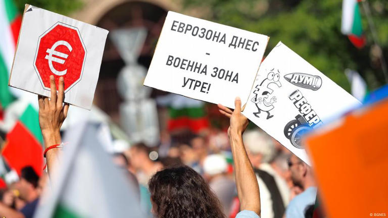 EU gives green light for Bulgaria to join the euro
