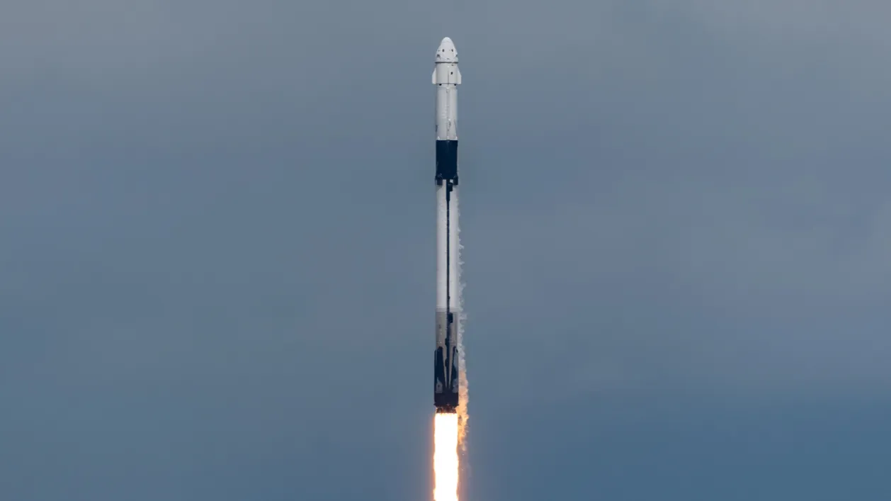 New Falcon 9 Booster Successfully Launches 23 Starlink Satellites into ...
