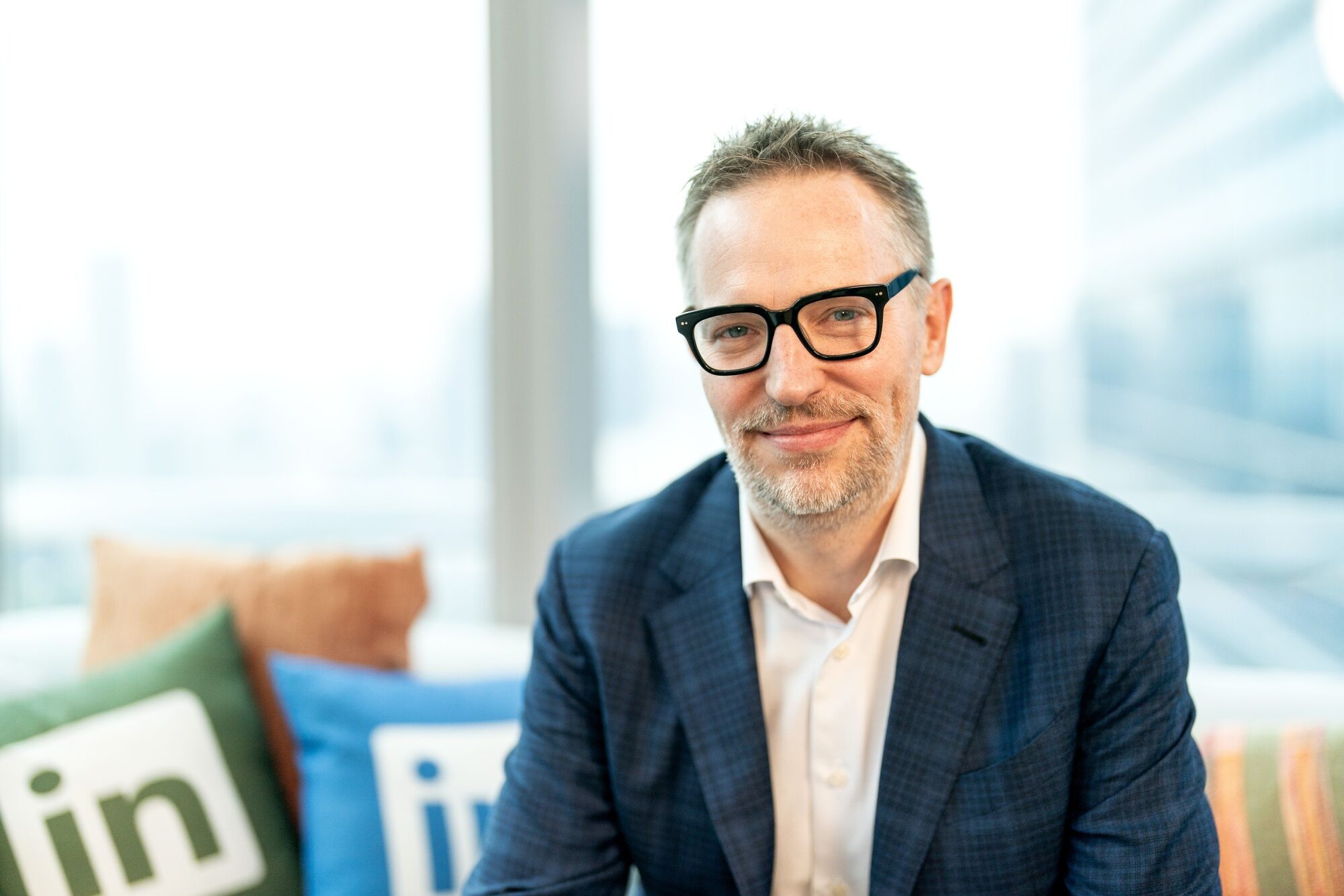 Microsoft’s LinkedIn Chief to Run Office Group in AI Shakeup