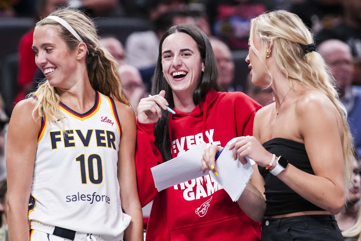 Fantastic photos capture memorable moments between female athletes