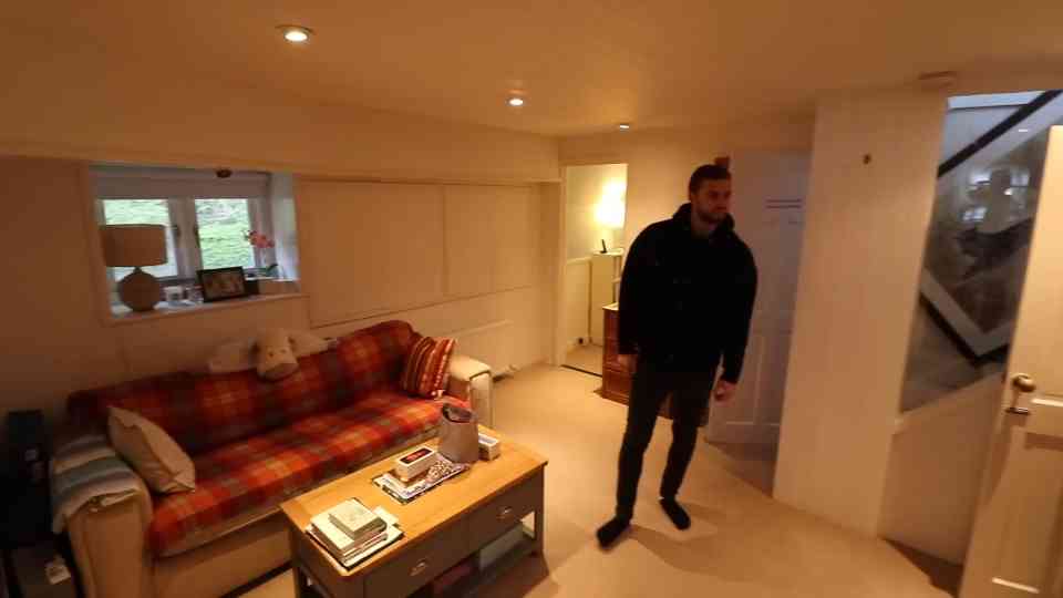 A look inside a £1,795,000 London house boat (full tour)