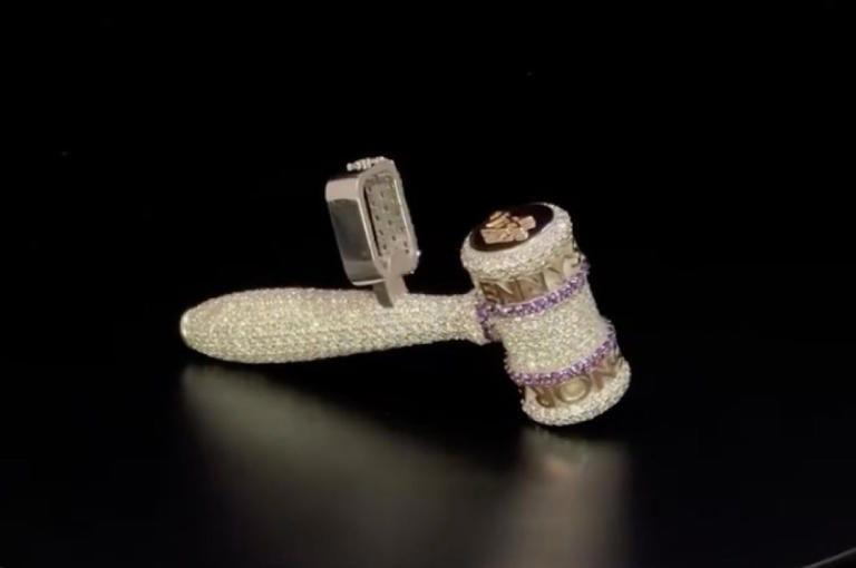 Aaron Judge’s $20K diamond gavel necklace was gifted to him by a ...