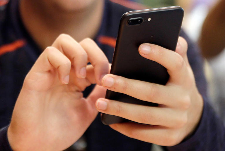 Scam texts impersonating Colorado DMV, threatening penalties