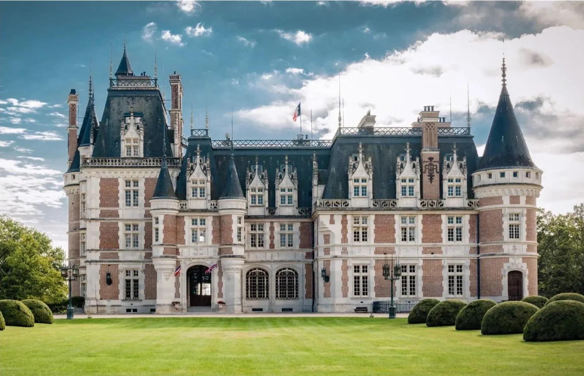 11 magical castles around the world that you can actually live in