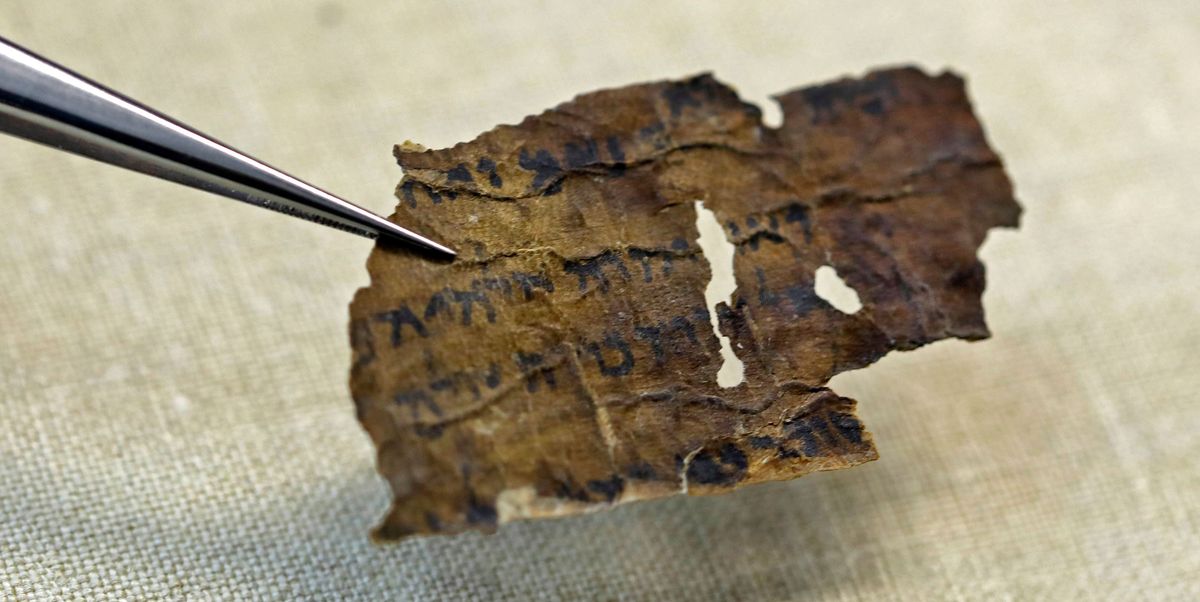 New Evidence Rewrites the Origins of the Dead Sea Scrolls, One of ...