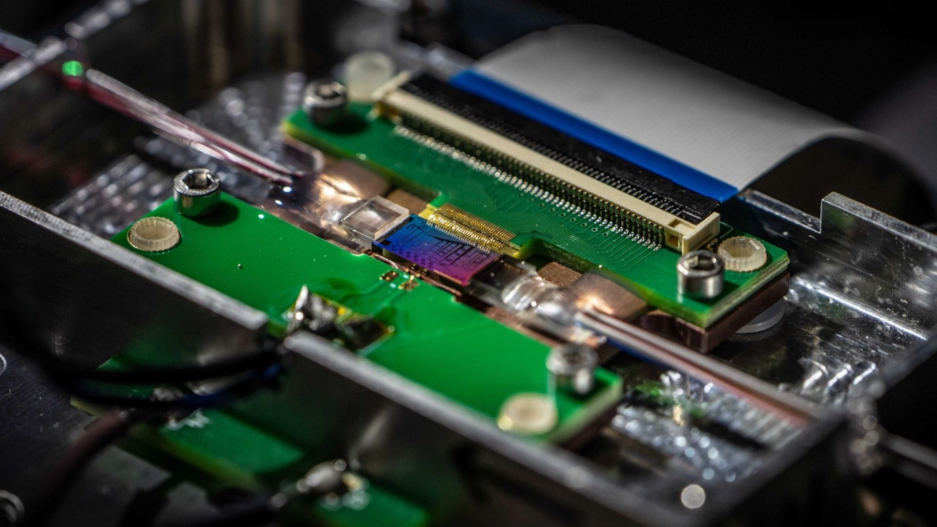 World’s first error-resistant photonic qubit built on-chip unlocks ...