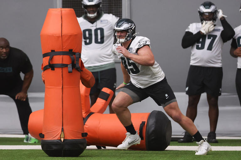 Jalen Carter praises Eagles rookie defensive tackle Ty Robinson: 'That ...