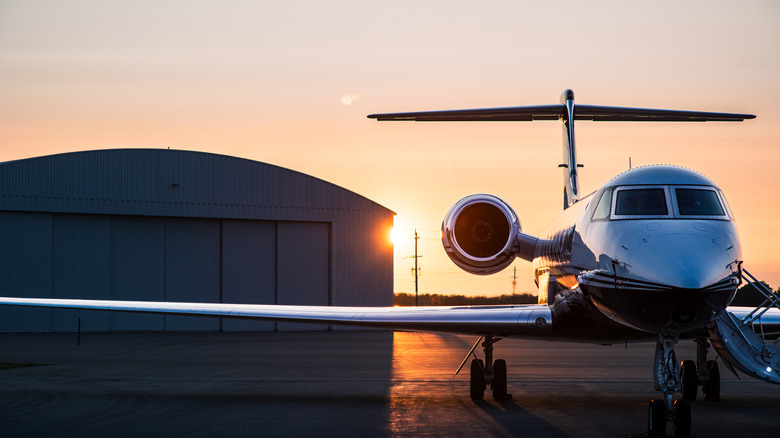 This Is How Much Money Private Jet Pilots Make In America