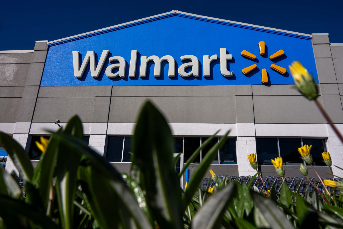 Walmart's 'Cozy' Soft Fleece Sweatshirts Are on Sale in 9 Colors for $11