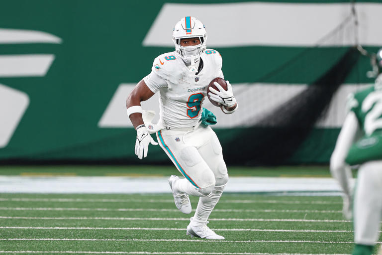 Steelers' Tight End Hints That Dolphins' Jonnu Smith Is Not Truly A Fit ...