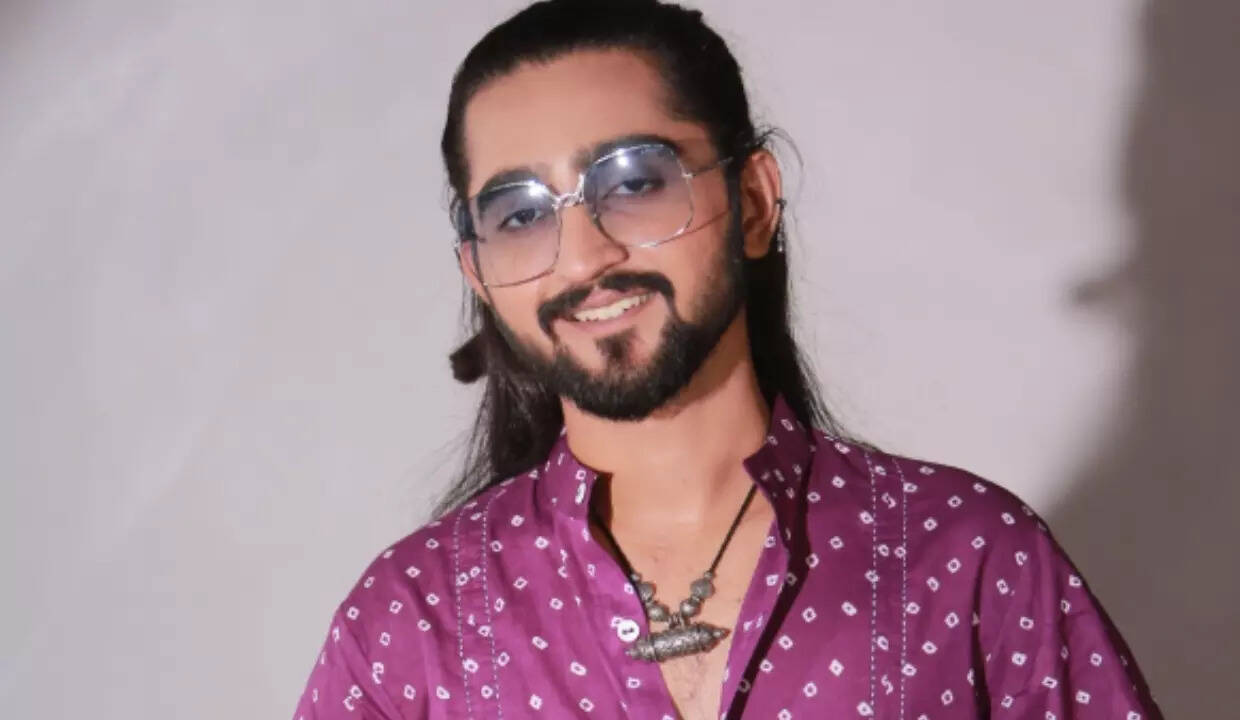 Hariom Gadhavi sets the stage ablaze with a dance video, promises a ...