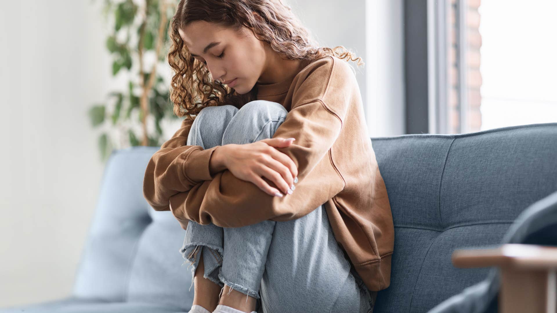 11 Subtle Warning Signs Someone Is In Survival Mode, According To Research