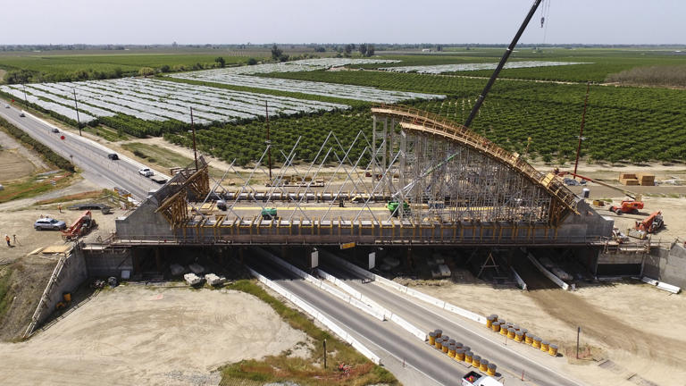 Omaha native rowing to become first American woman in solo race across ...