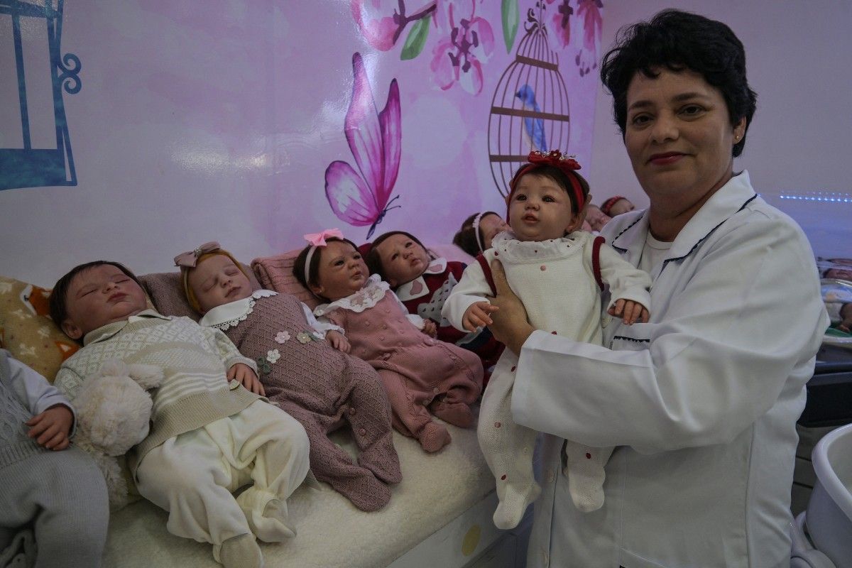 Hyper-realistic dolls fascinate and creep out Brazil