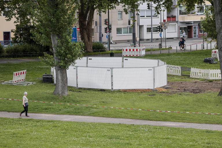 3 World War II bombs are defused in a German city's biggest postwar ...
