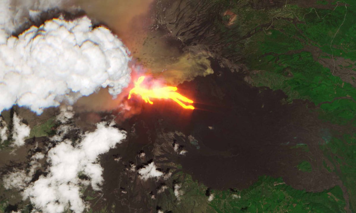 Mount Etna explosion from space: Satellite images show moment volcano ...
