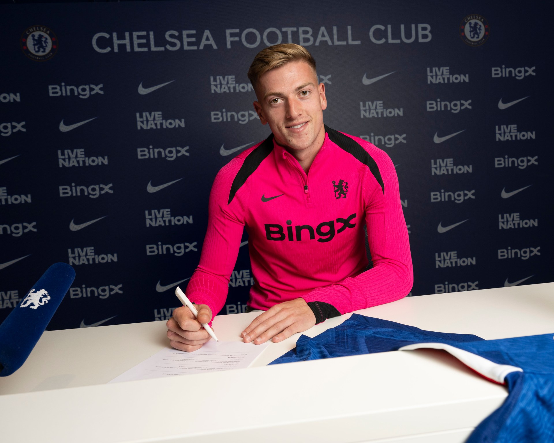 Liam Delap reveals why he's chosen to join Chelsea after snubbing Man Utd