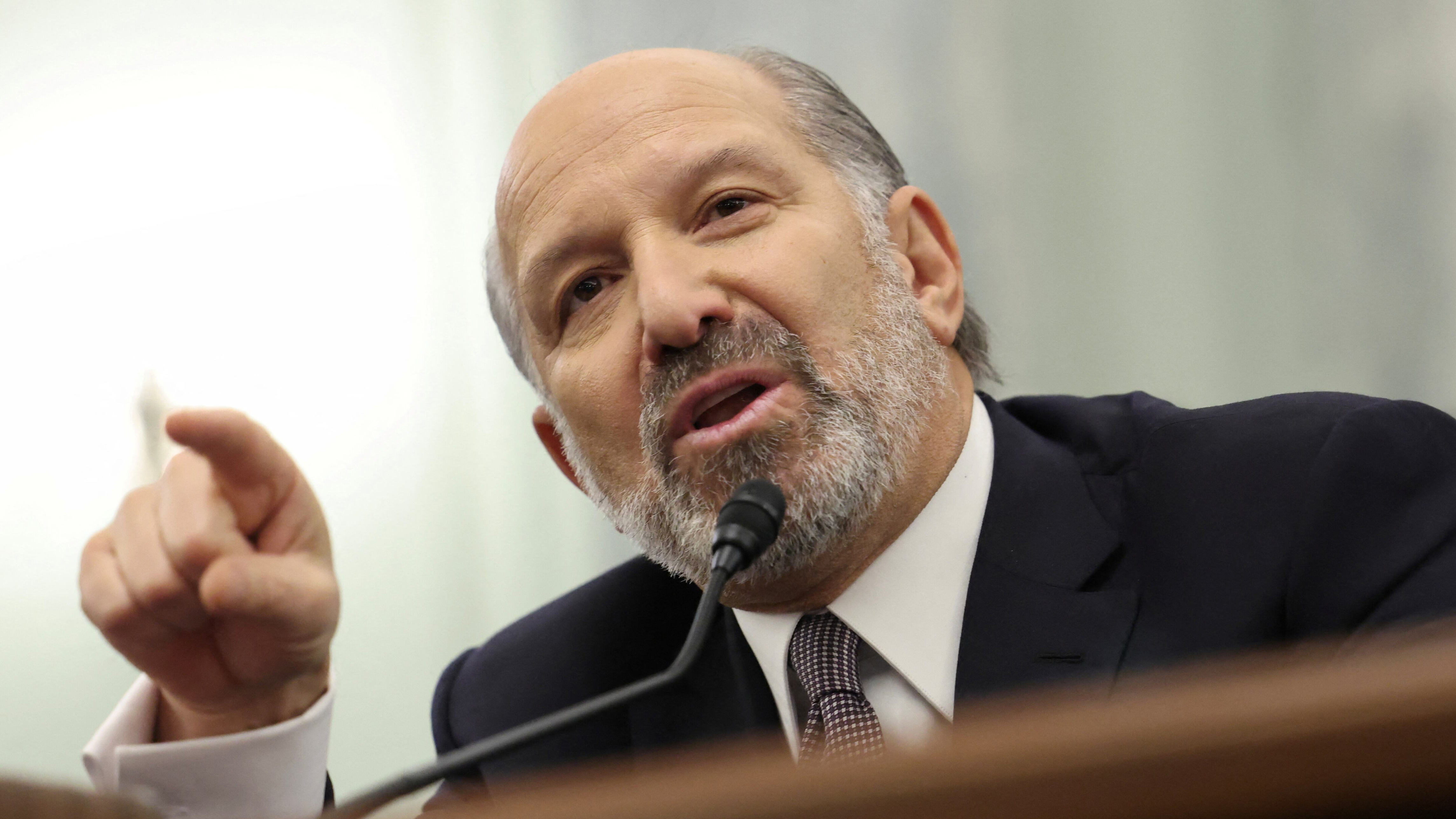 GOP Senator Accidentally Reveals Howard Lutnick Tariff Fumbles