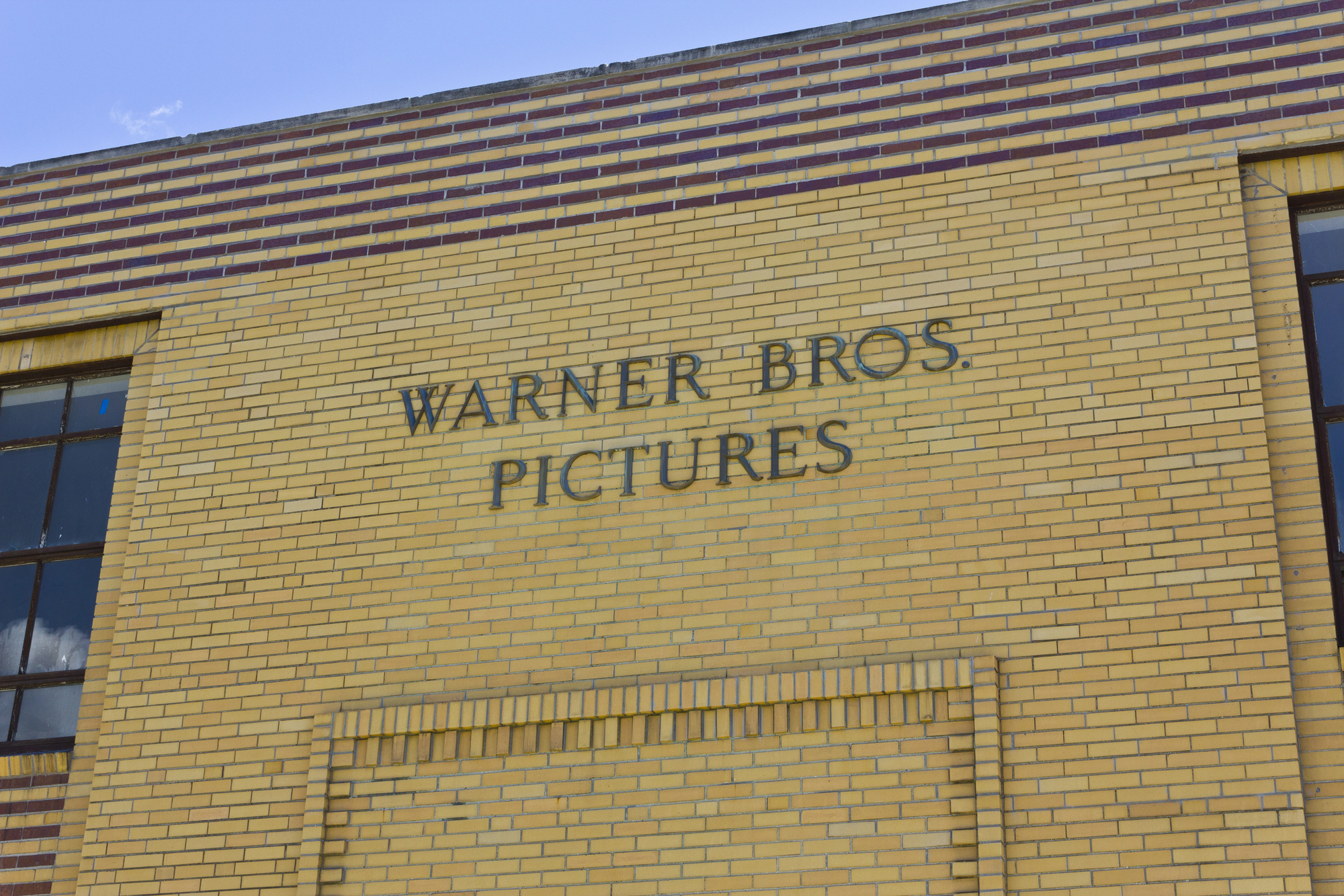 11 Short-Lived TV Networks Few Remember